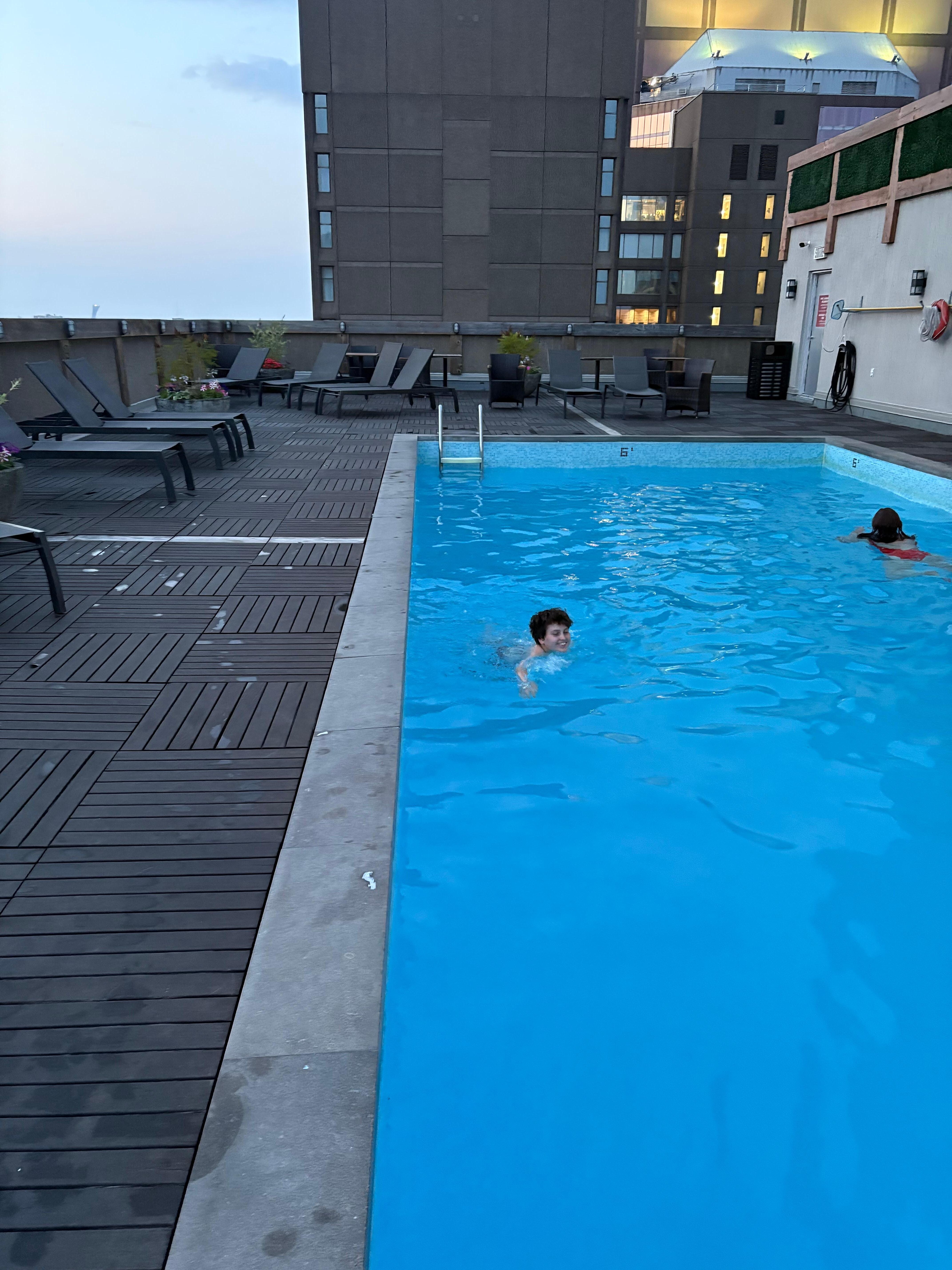 Nice for 2 but with more than 10 people it’s crowded.