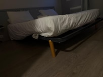 Lit type lit d’appoint… tout ça pour 150 € la demi-pension…