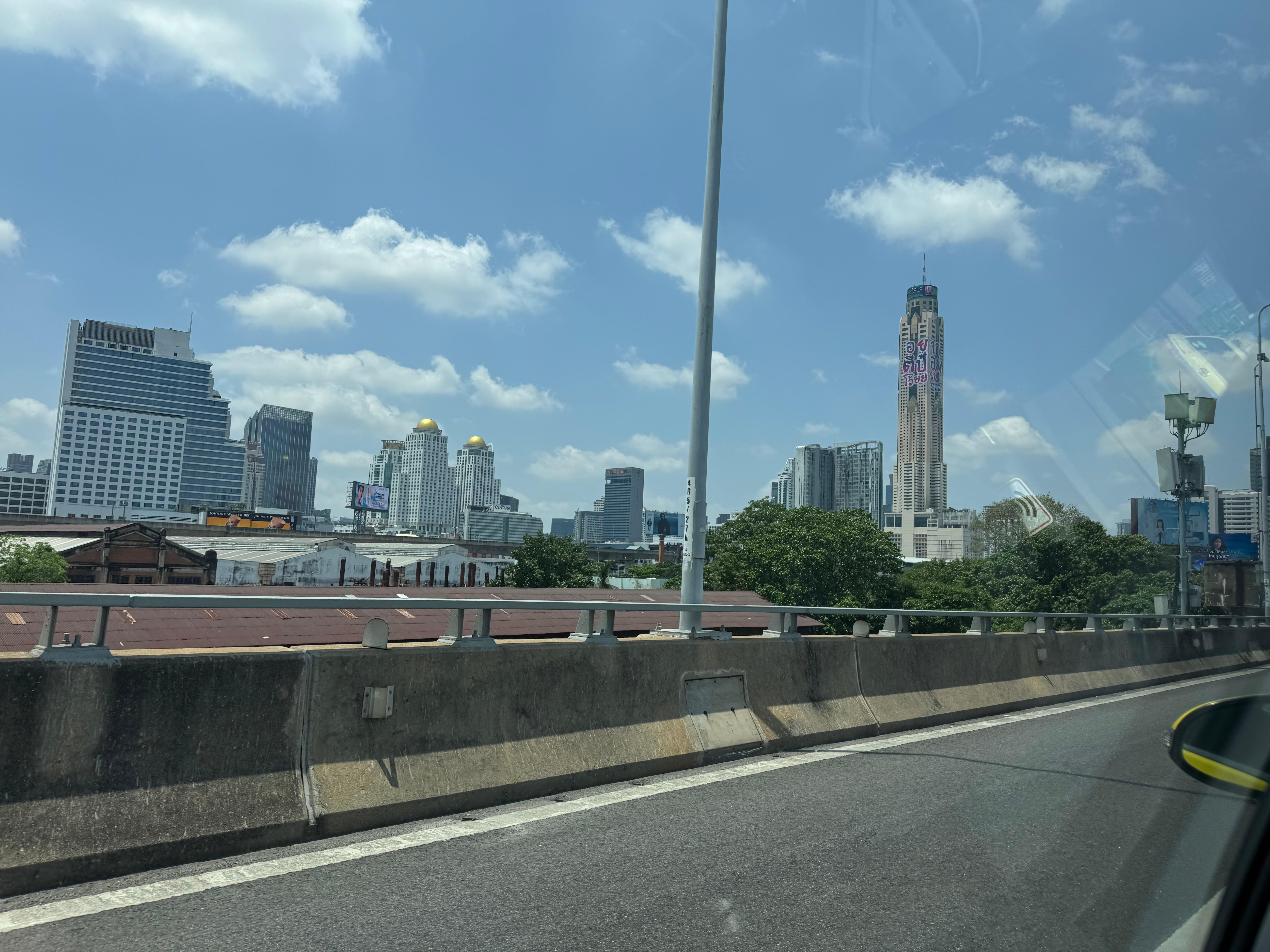 Quick trip from the airport to the hotel cutting through downtown BK