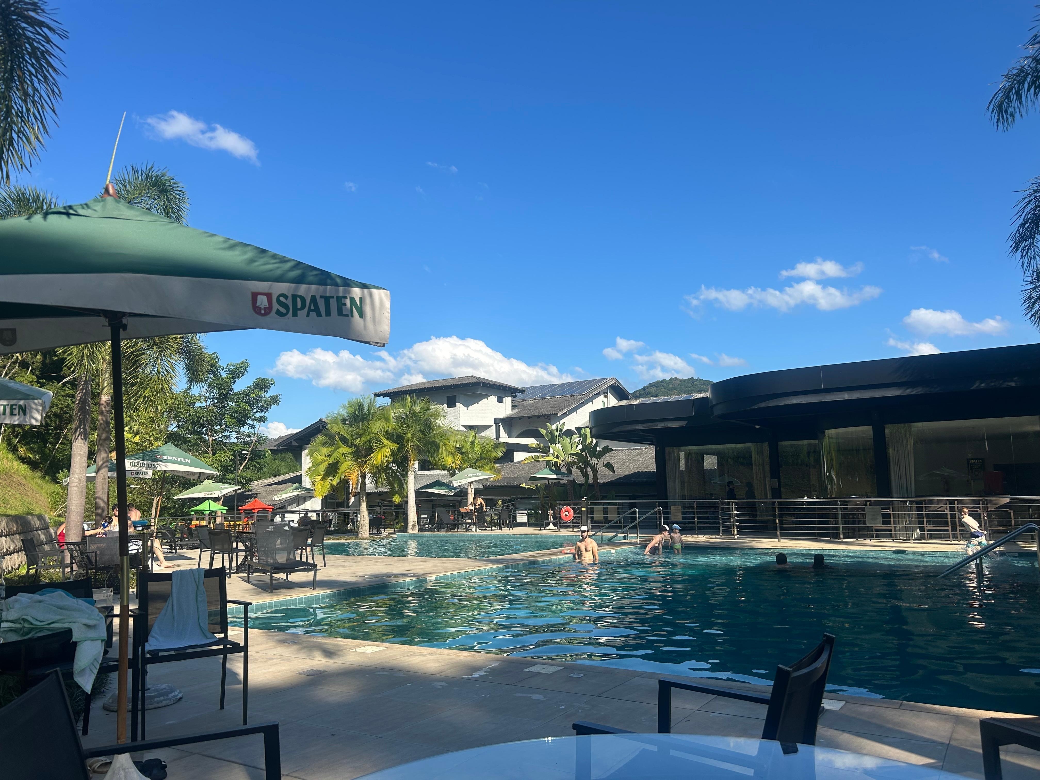 Área de lazer, piscinas limpas e com um atendimento ótimo. 