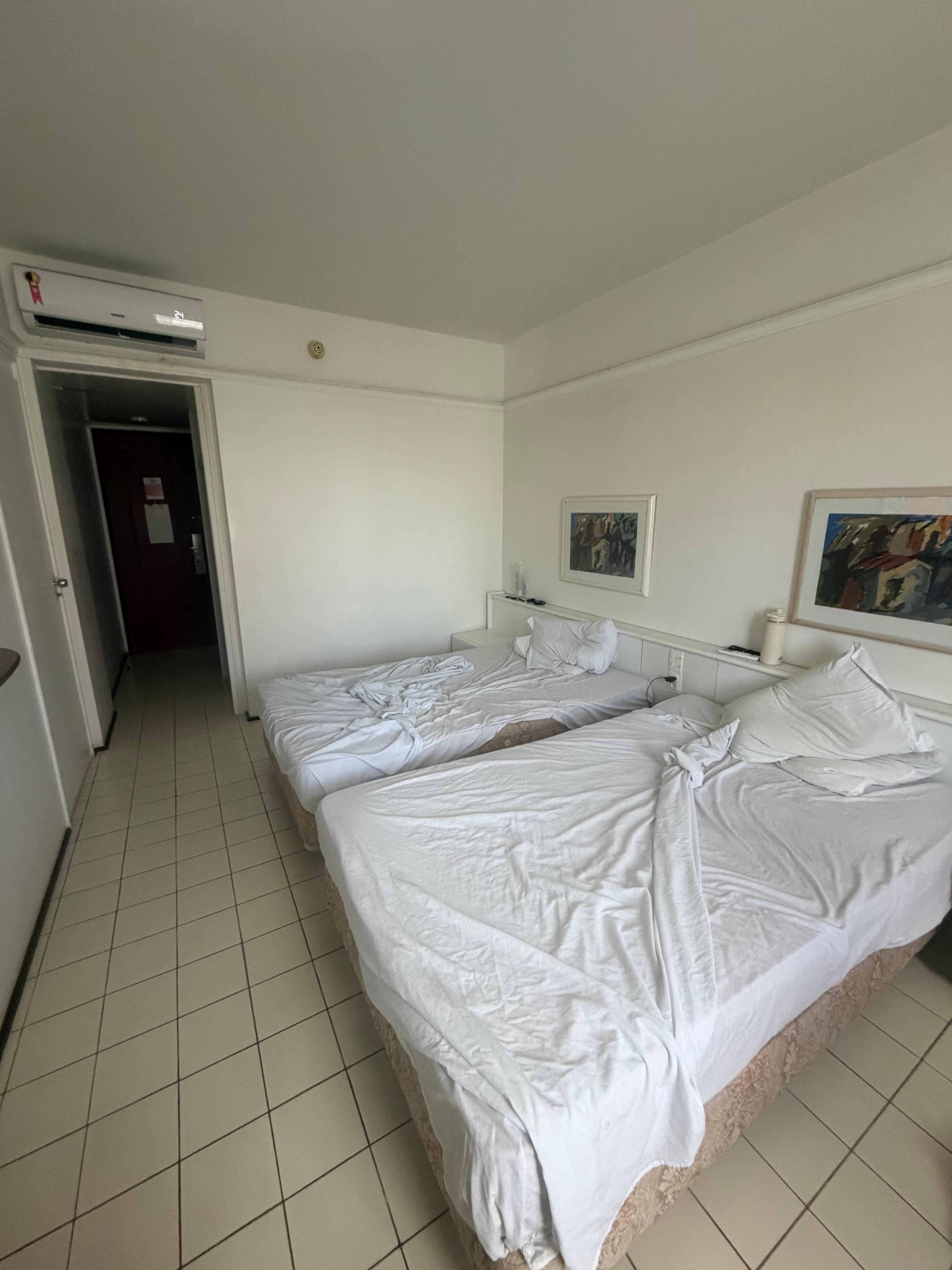 Quarto bem simples e antigo 