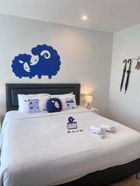 床🛏️🔟大,枕頭好舒服👍👍👍可惜沒有存貨,如果唔係一定回買回家。