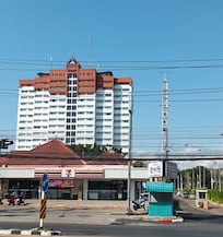 On traverse la rue principale et on est sur la plage