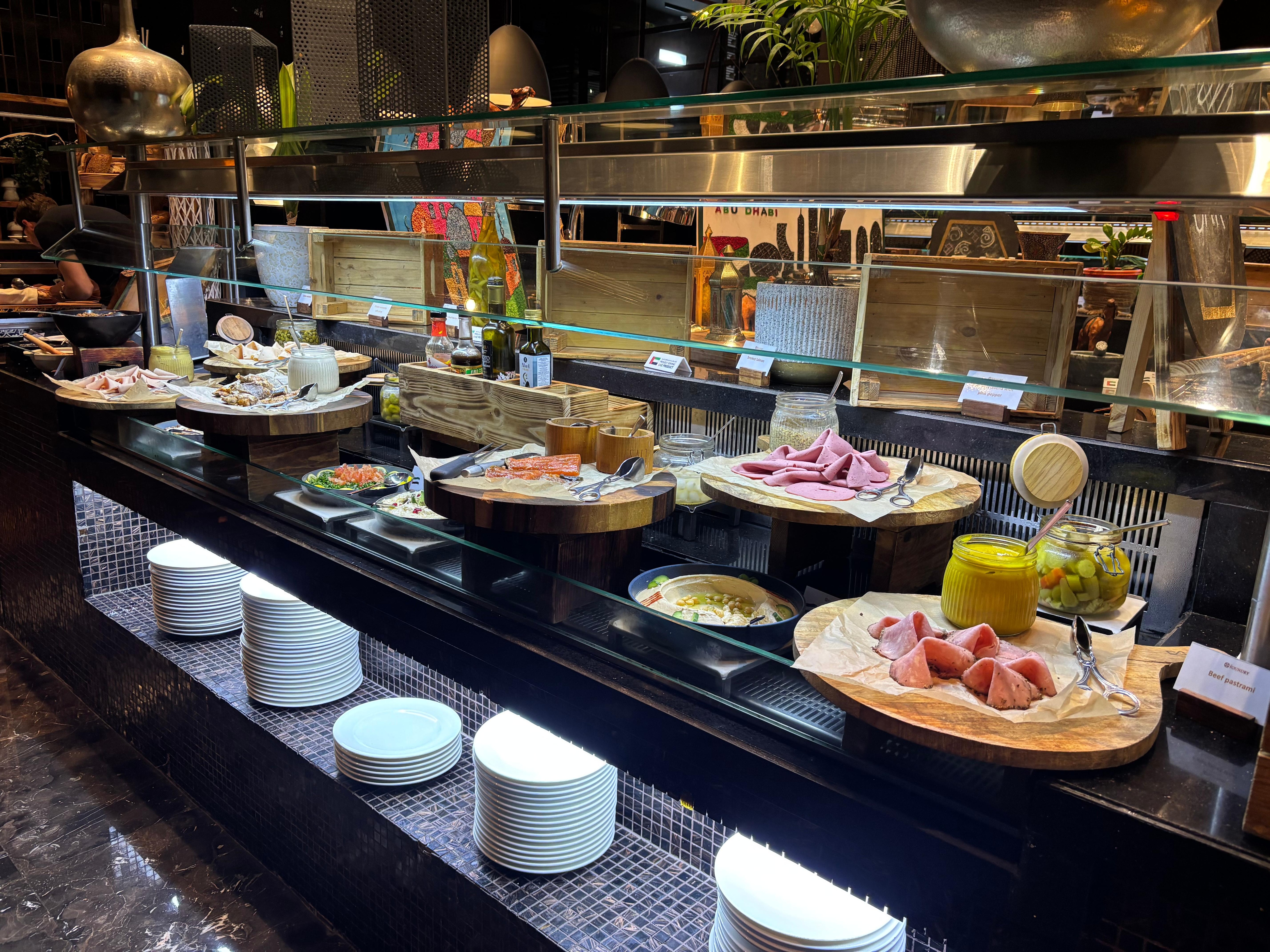 ビュッフェ形式の朝食(部分)