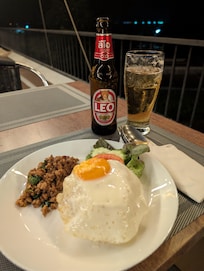 First night's dinner - pad kao pao with cold beer