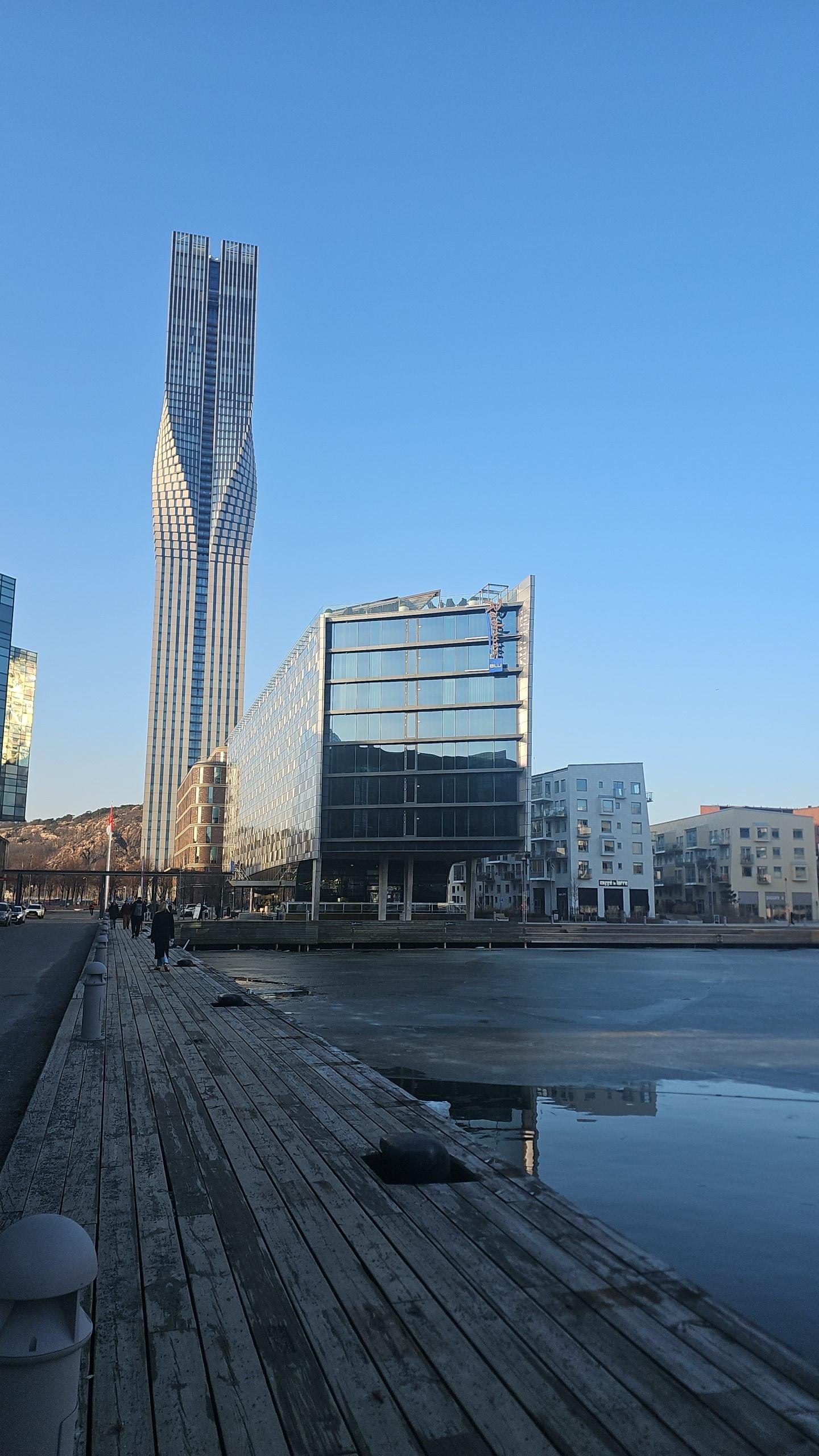 Hotellet ett stenkast från karlatornet 