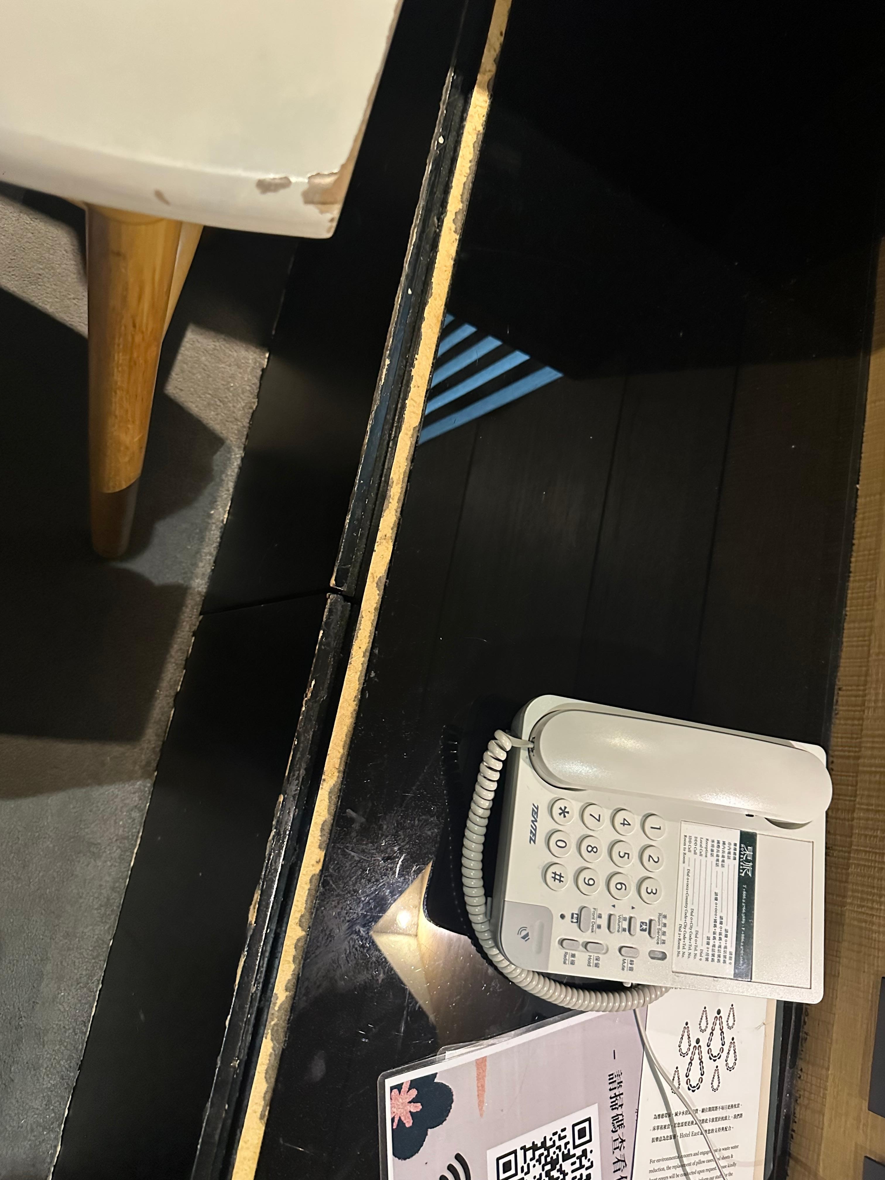 破損不堪的房間設施