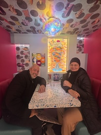 Café da manha (sao voutchers que vc completa p tomar o café) nao é café "colonial"