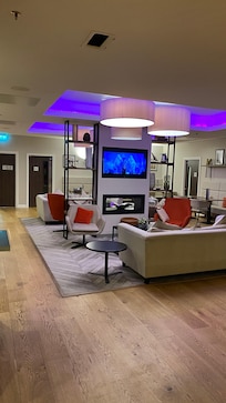 Chill/breakfast area