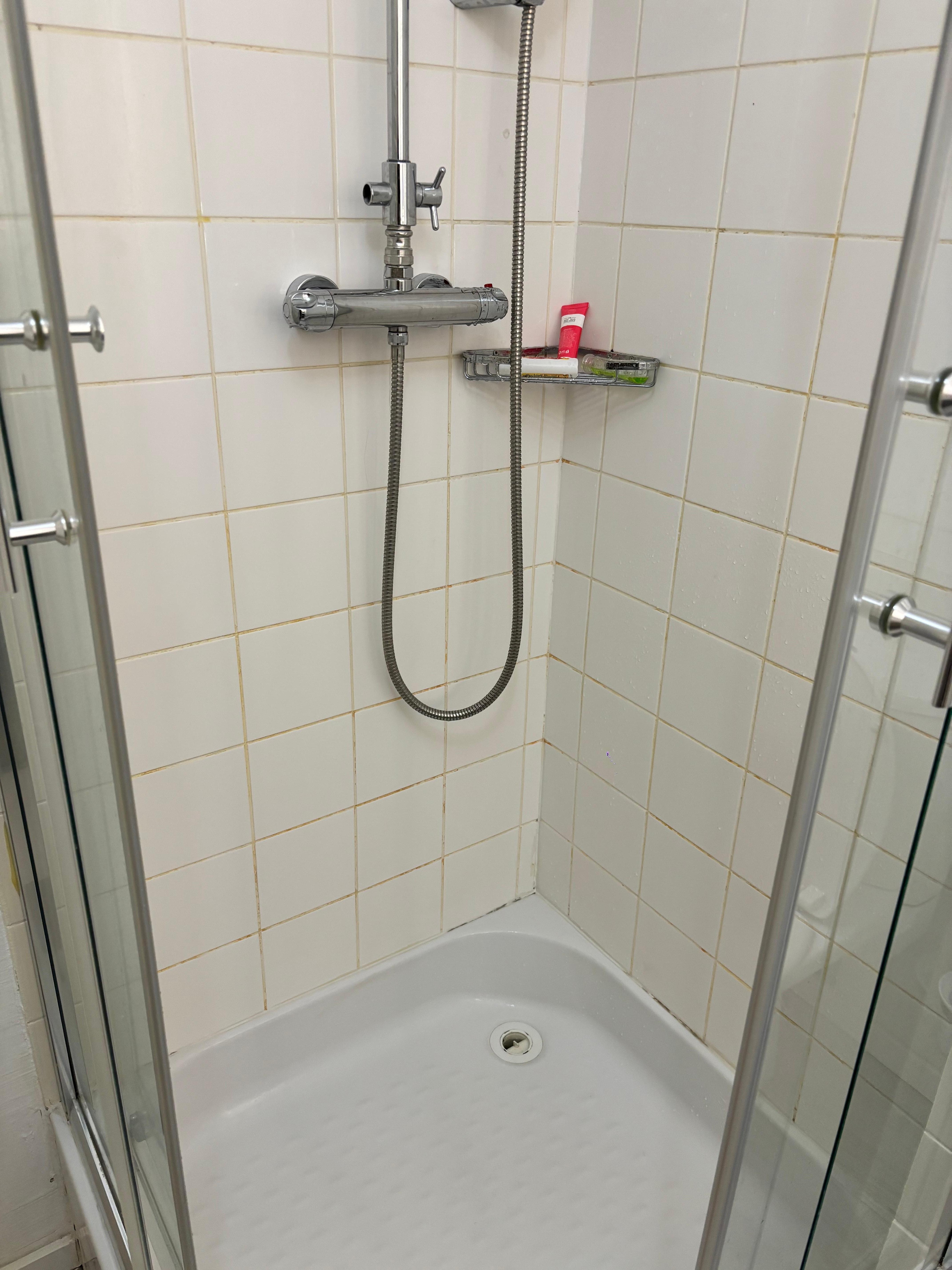 Douche is oud, maar met name niet schoon!