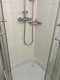 Douche is oud, maar met name niet schoon!