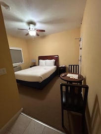 広くて、テーブルと椅子があり、くつろげました