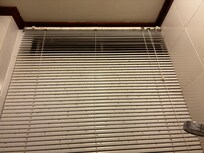 Ulækre persienner i brusekabinen