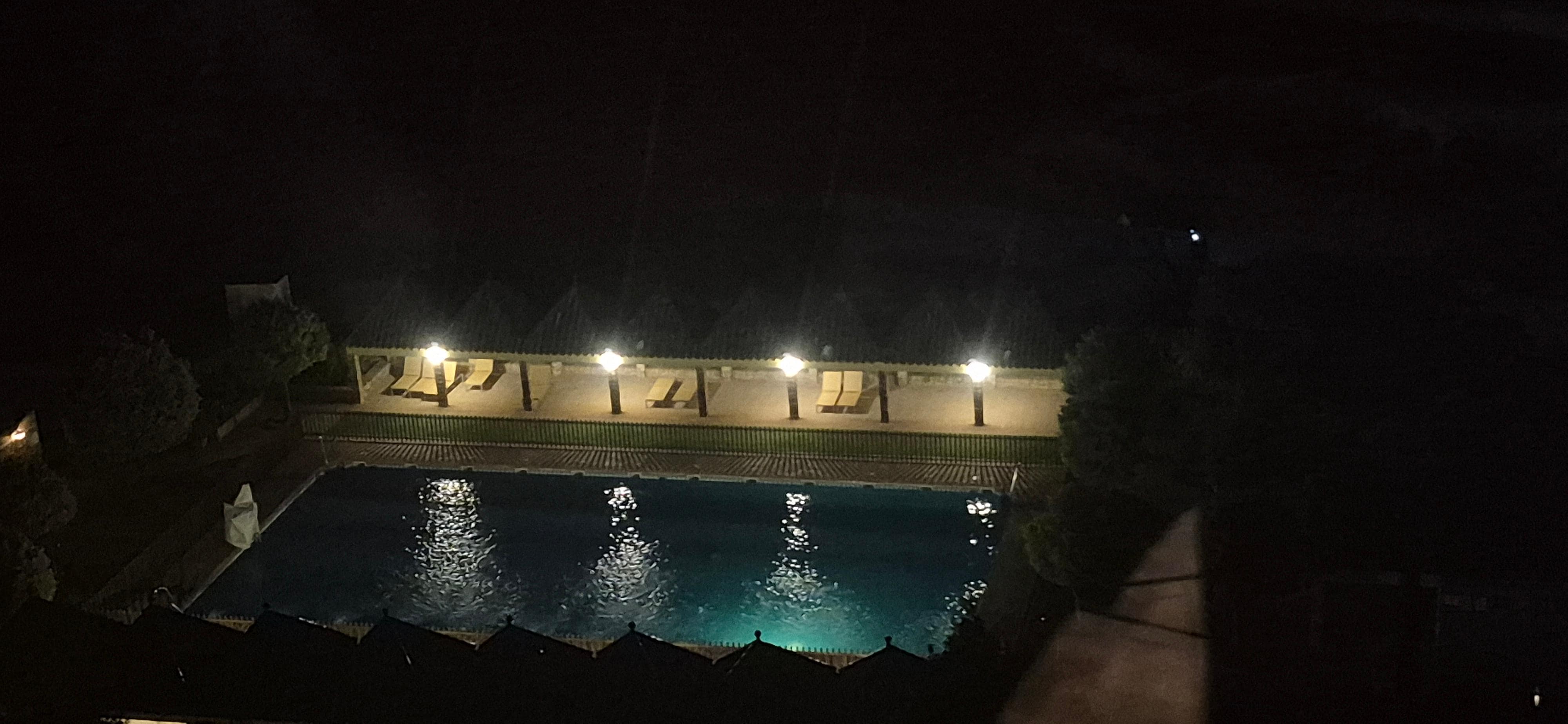 Piscine la nuit