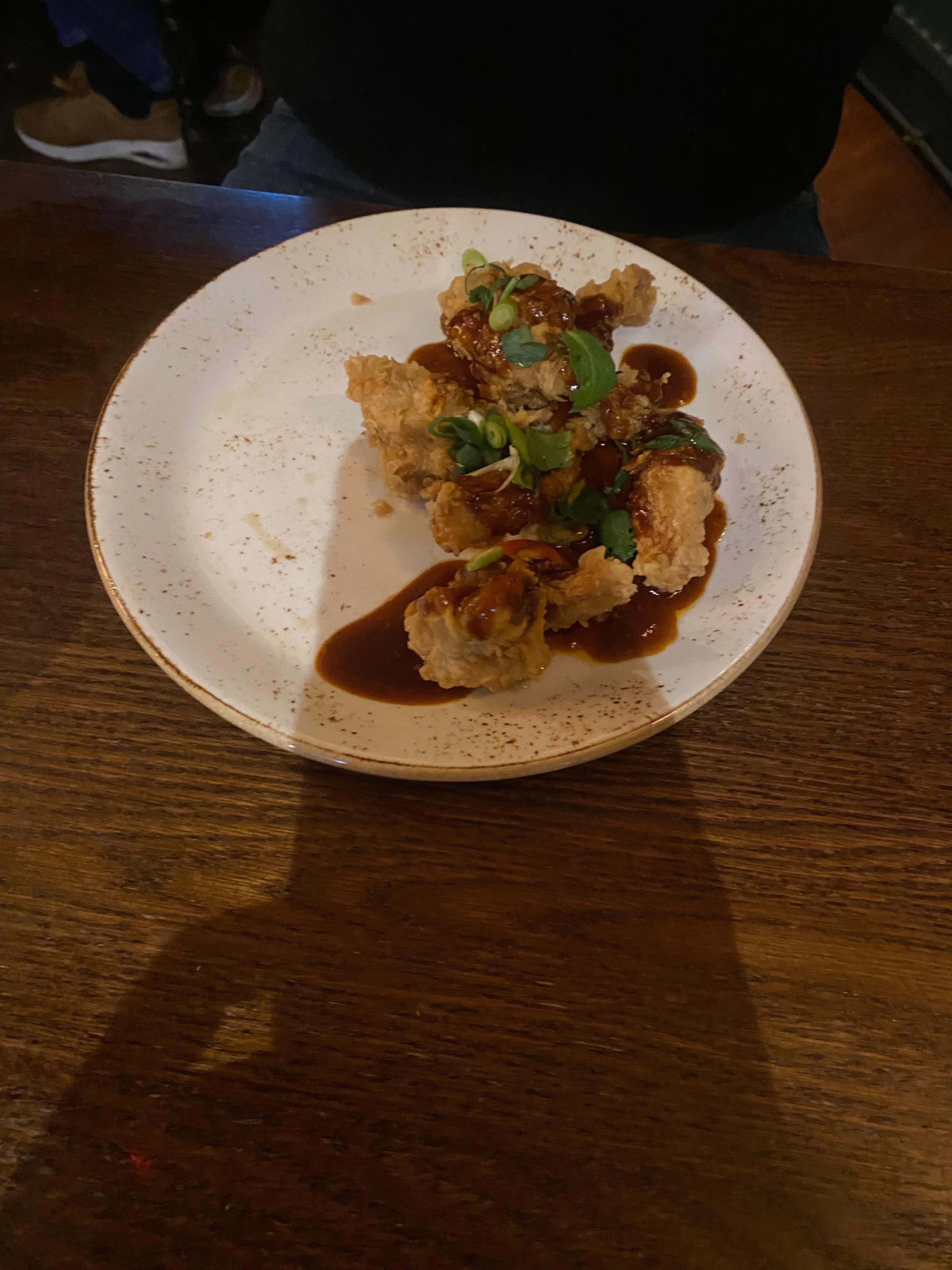 This arrived like this I think the other half of the plate should have maybe had a garnish? 