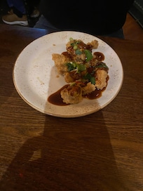 This arrived like this I think the other half of the plate should have maybe had a garnish?