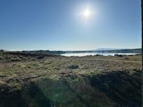 Udsigt udover søen fra værelse