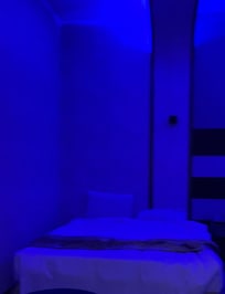 加大床睡的很舒服燈光氛圍佳