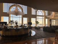 Lobby / Bar overlooking Mississippi River