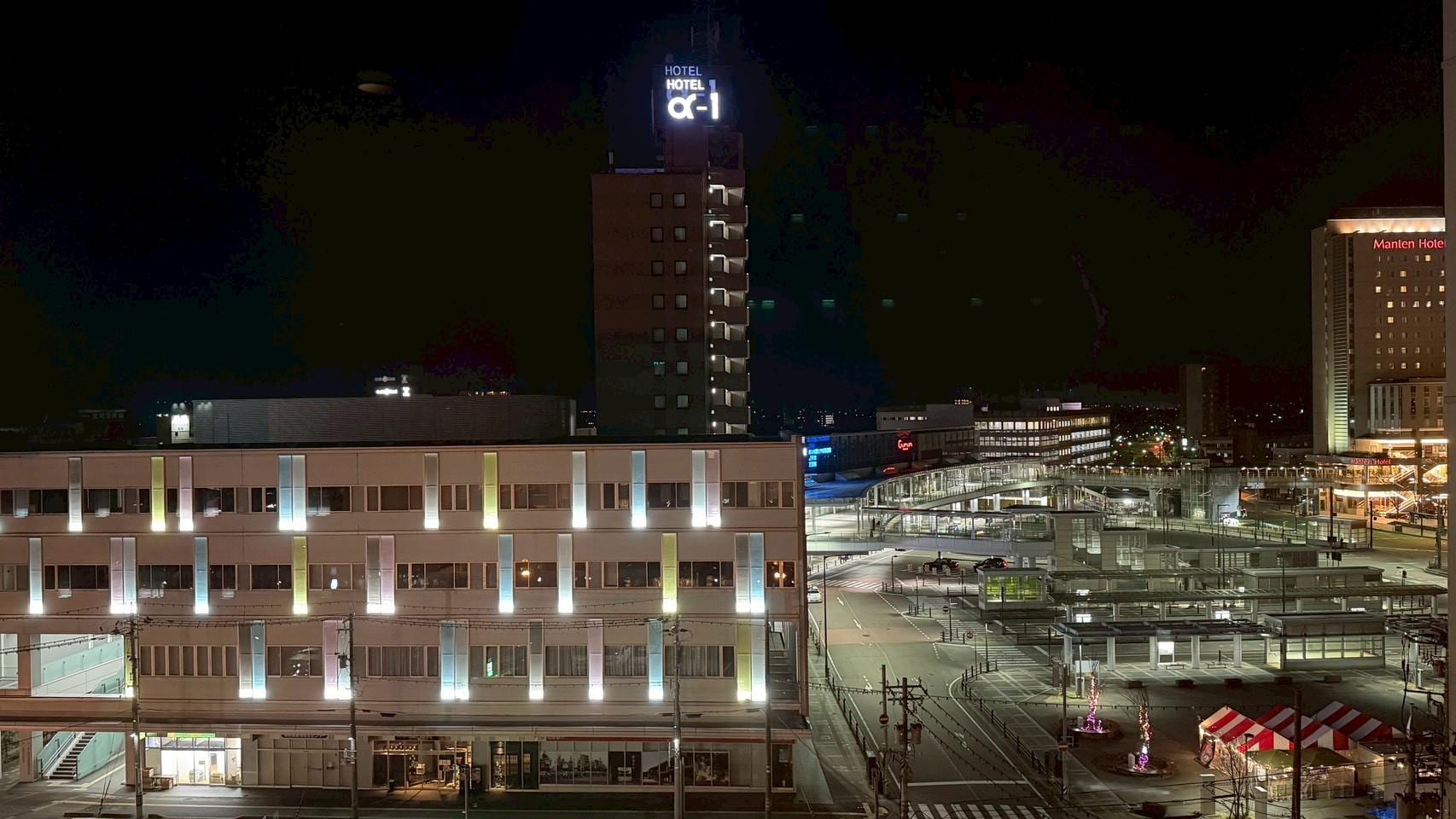 從房間往外看的夜晚風景。