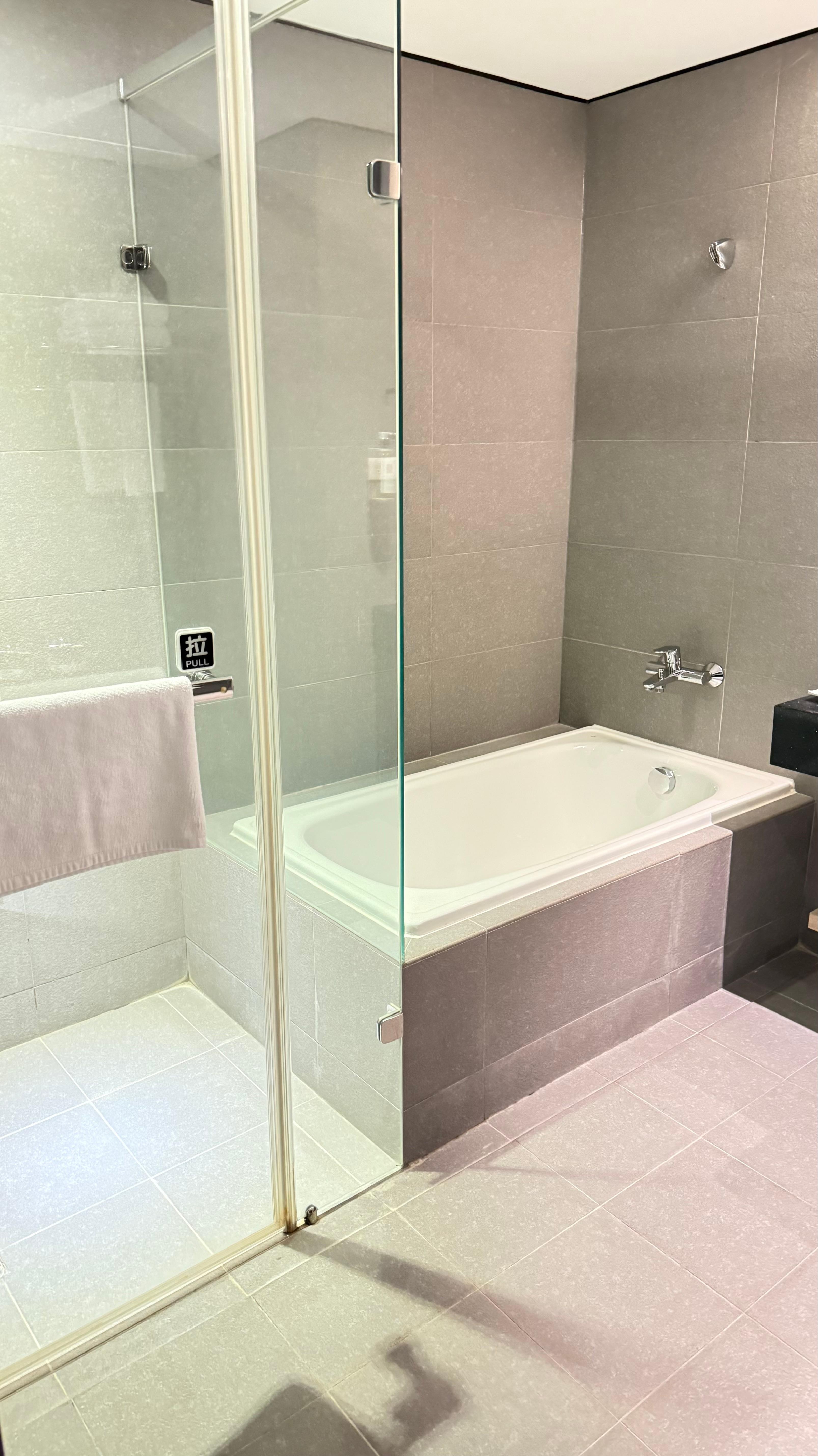 バスタブとシャワー室が別々にあるのは嬉しい