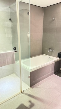 バスタブとシャワー室が別々にあるのは嬉しい