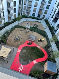 Zimmer Sicht zu Innenhof.