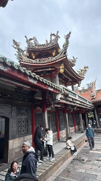 Near to the popular LONG SAN SHI