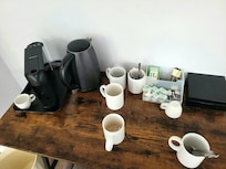 Plenty of tea/coffee supplies.