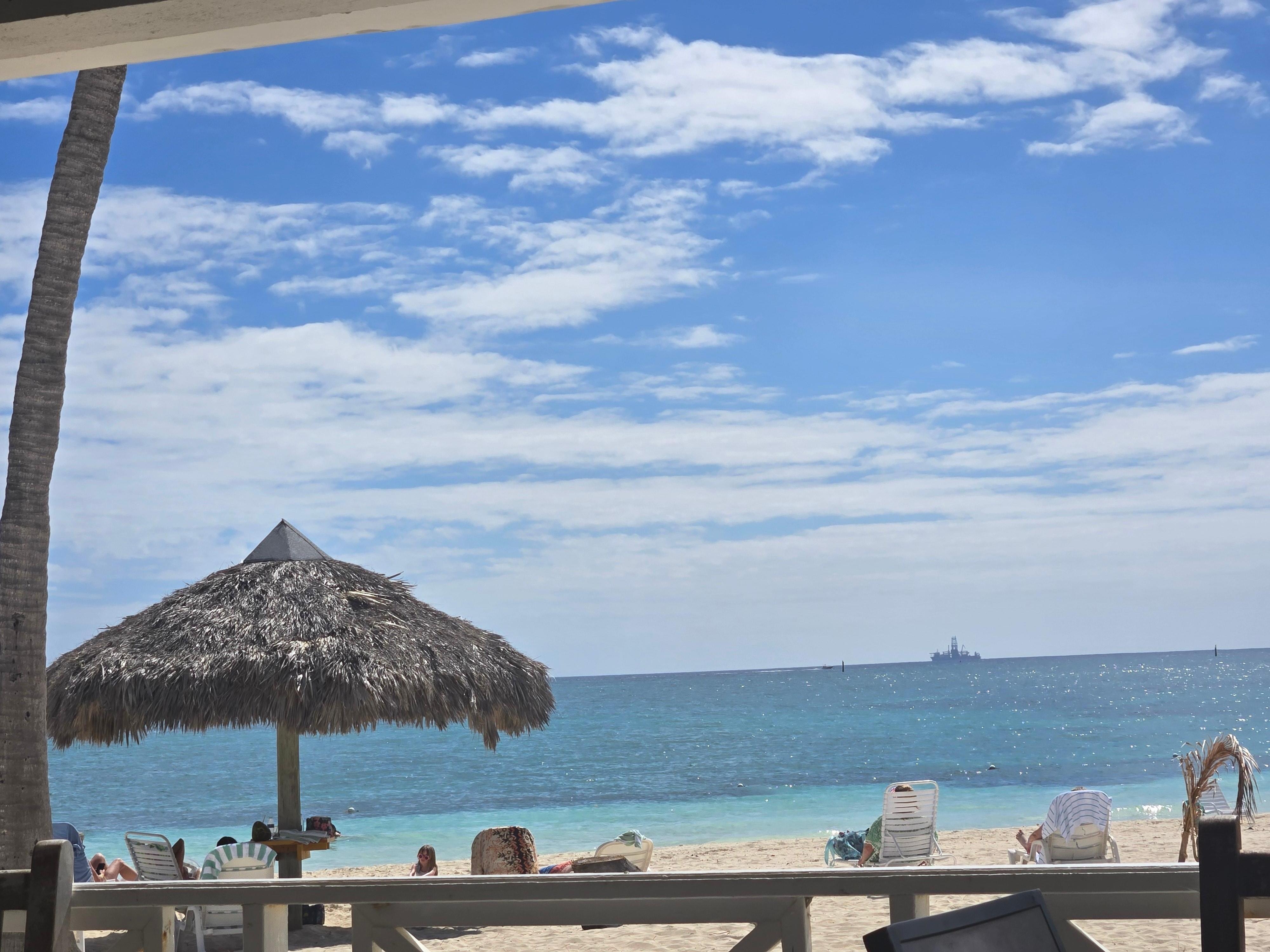 Nice restaurant overlooking beach and bar at pool