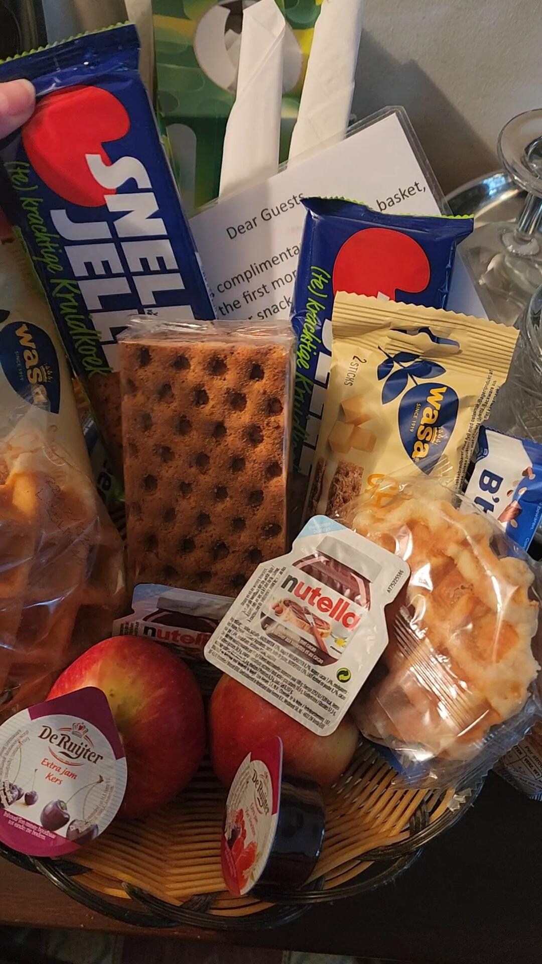 Complimentary welcome basket with utensils