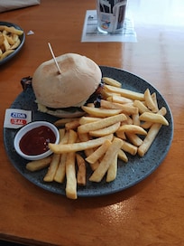 Burger& fries pool bar