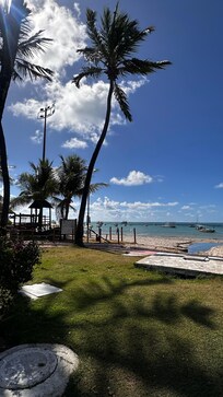 A orla fica praticamente ao lado