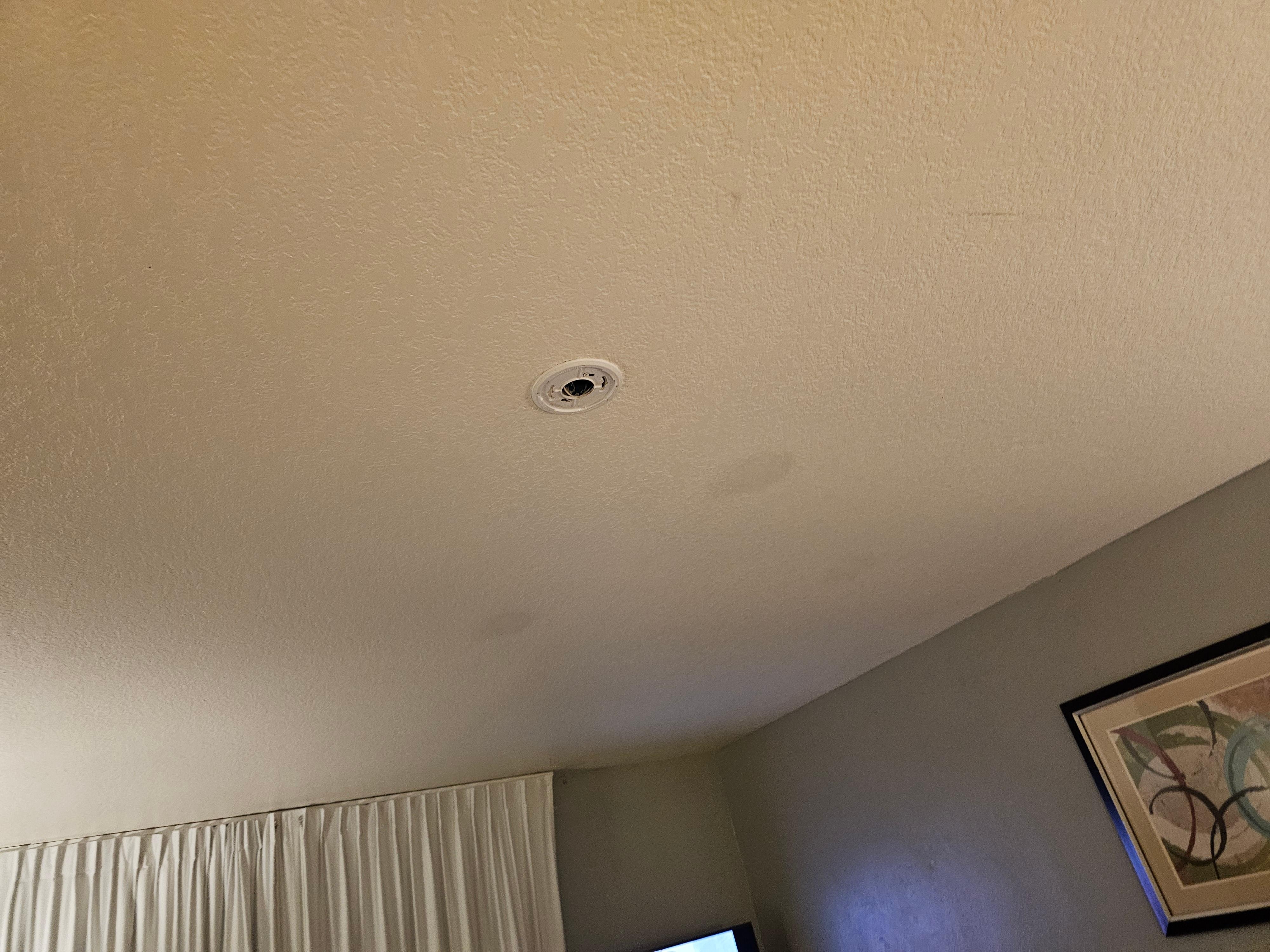 Missing smoke detector 