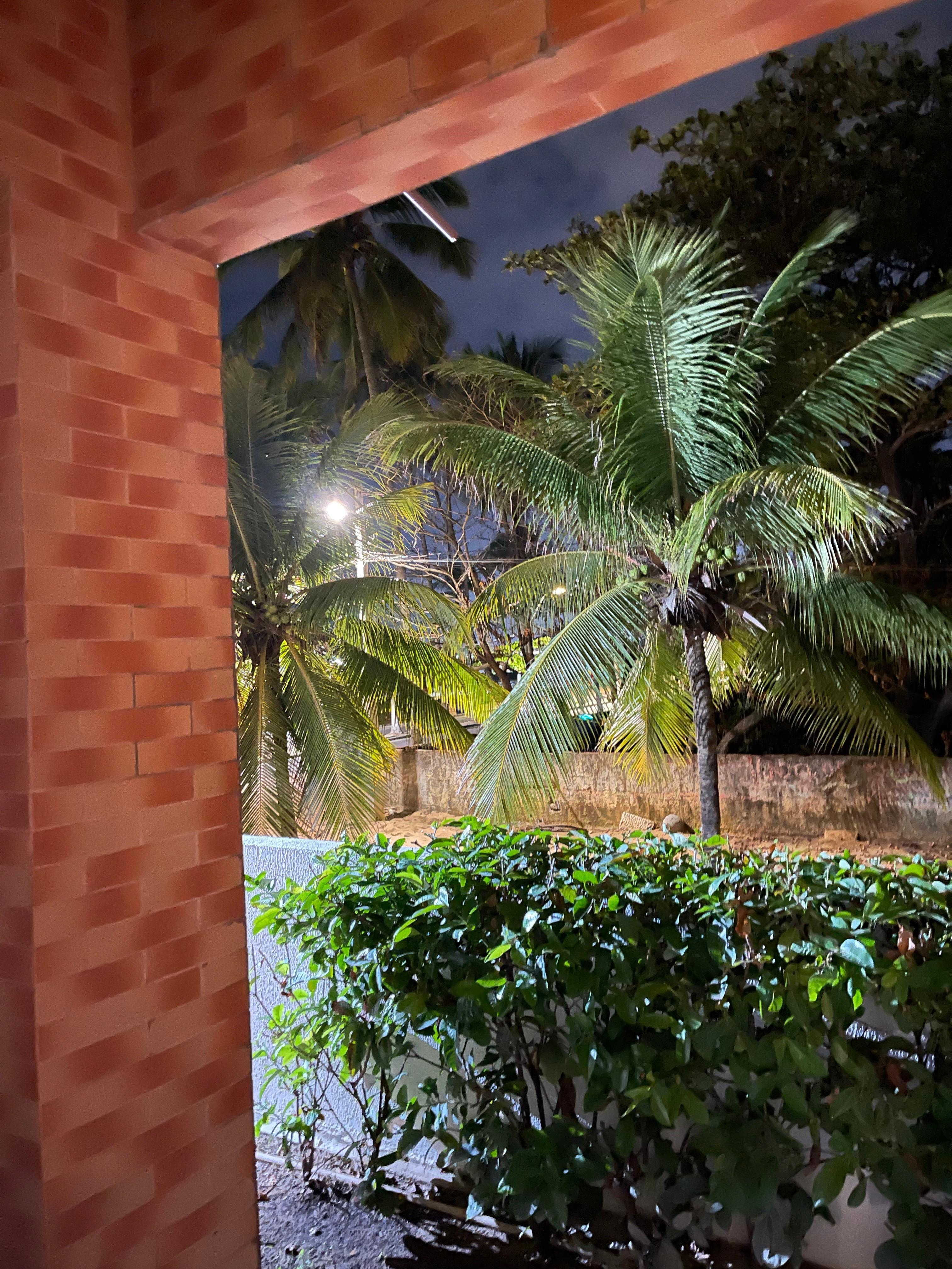 A vista do mar lateral que não existe??? Visão da janela do quarto