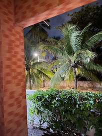 A vista do mar lateral que não existe??? Visão da janela do quarto