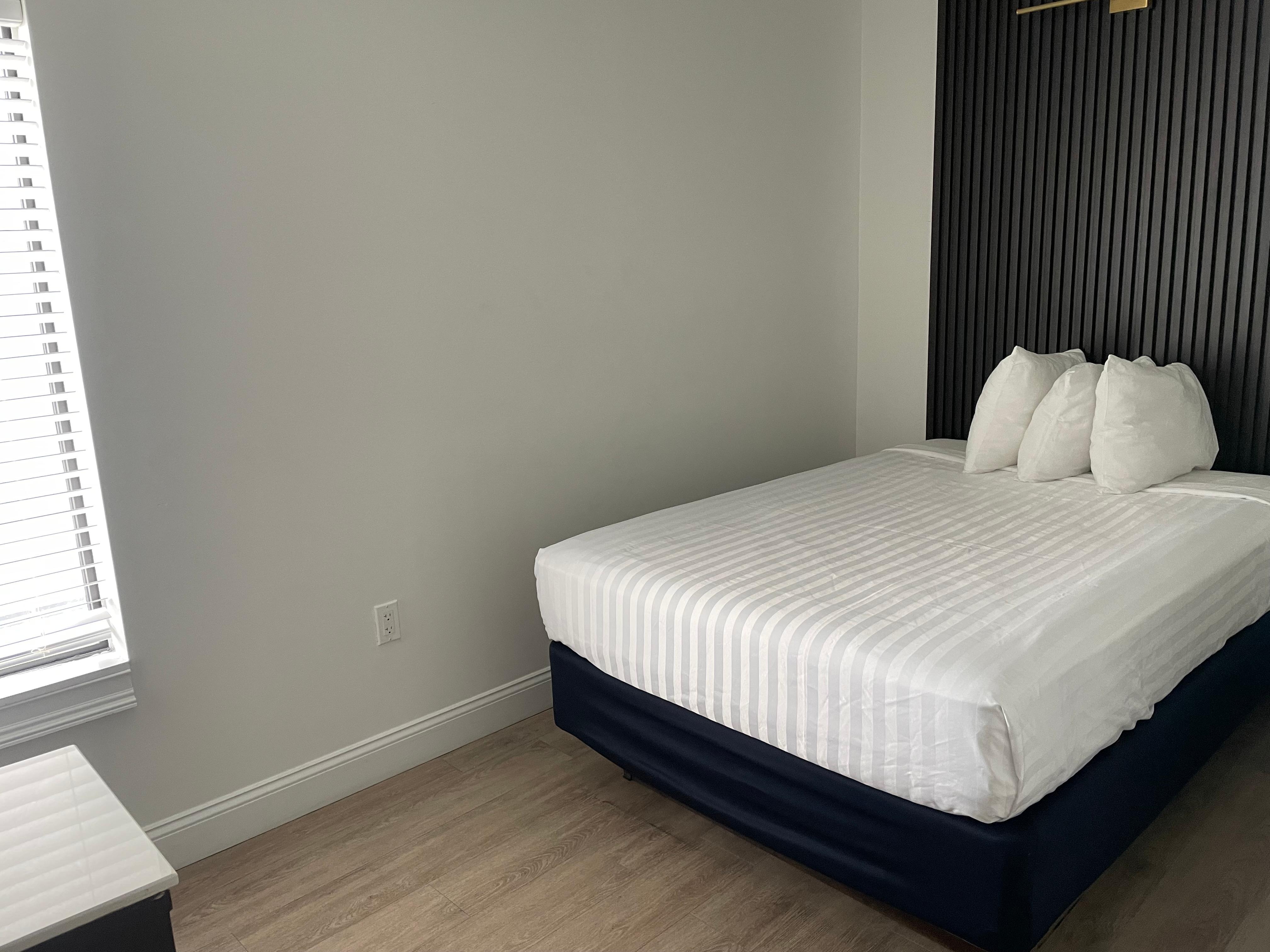 Bed closest to the entrance w/TV 