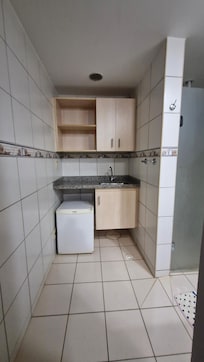 Frigobar e Balcão com pia de cozinha