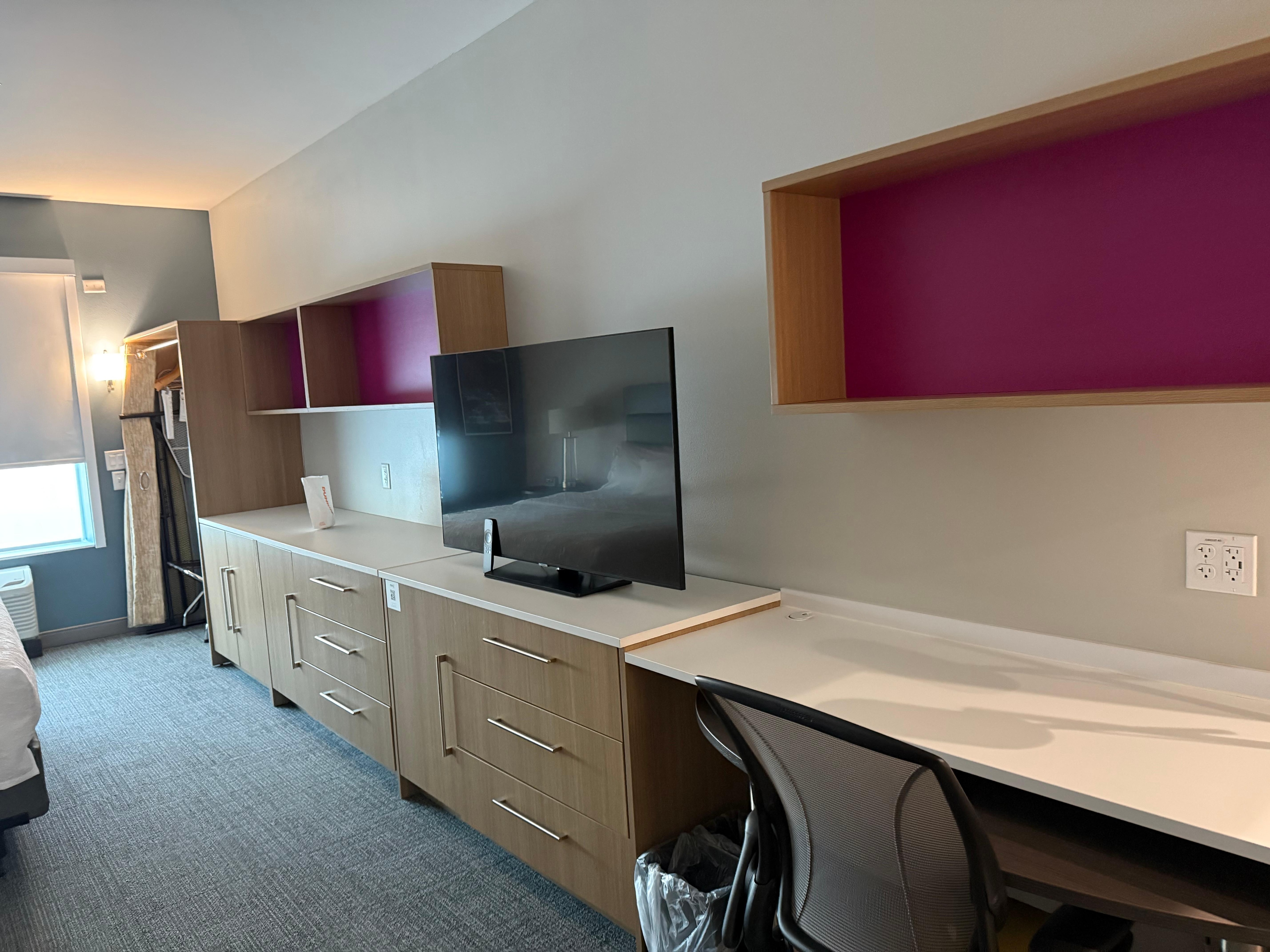 Large smart tv with pivoting base and so much storage space. Full table roll away under desk. 