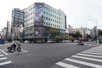 ホテルからすぐの交差点、かなり賑やか