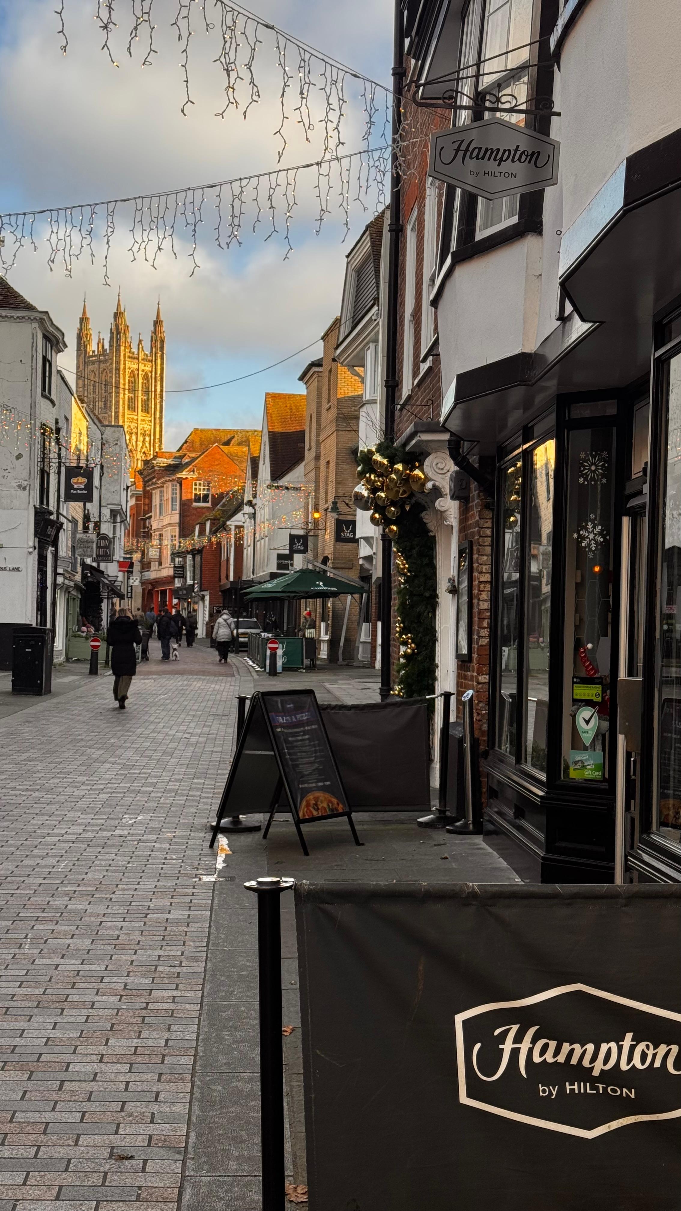 5 mins from Canterbury Cathedral, 