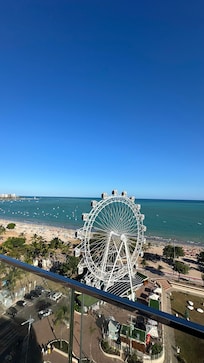Vista da piscina na cobertura