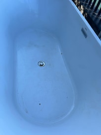 Dirty Bath with damage