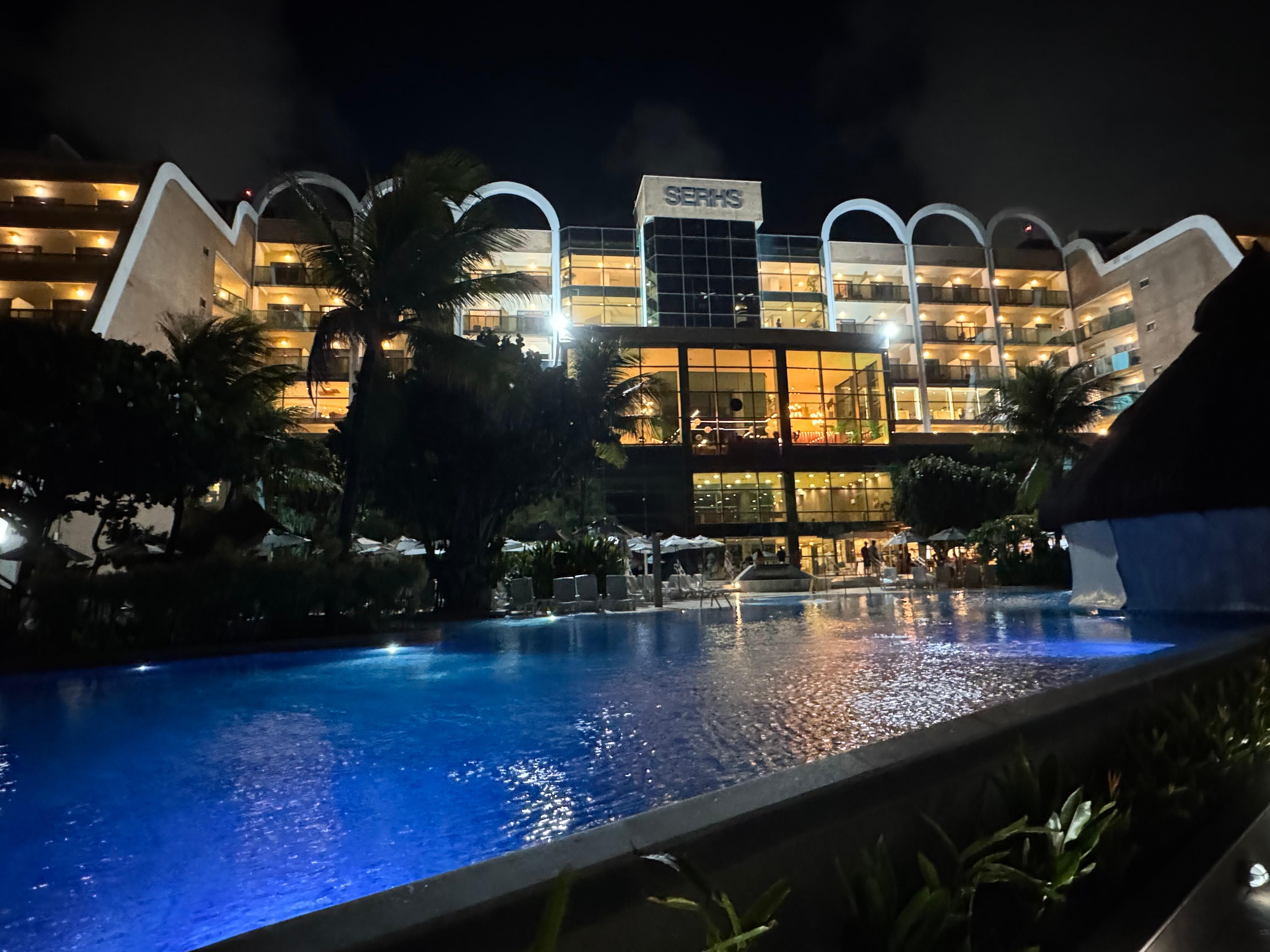 Foto da faixada do hotel