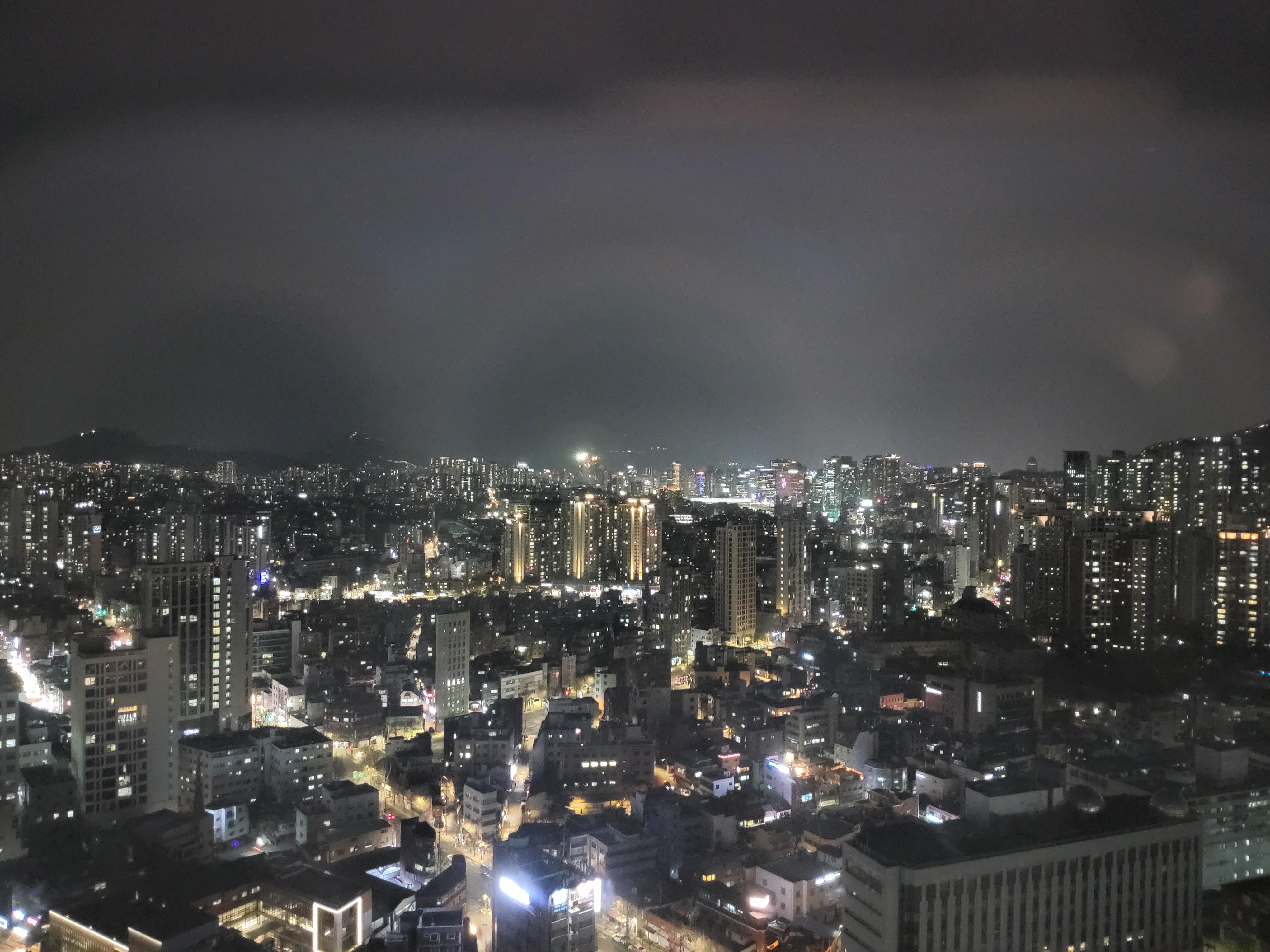야간  밖  전망입니다