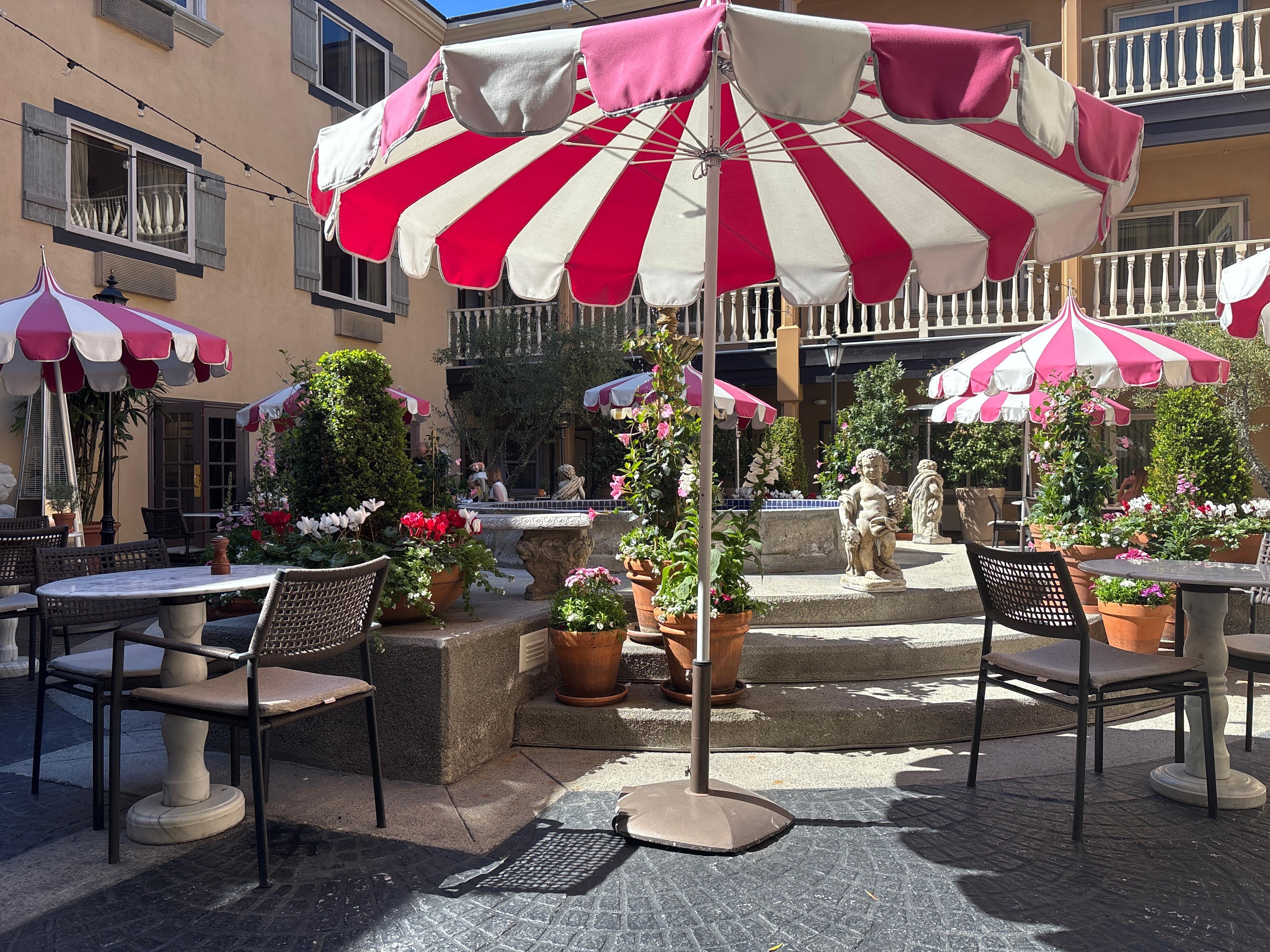 Le Chateau Garden Bistro courtyard 