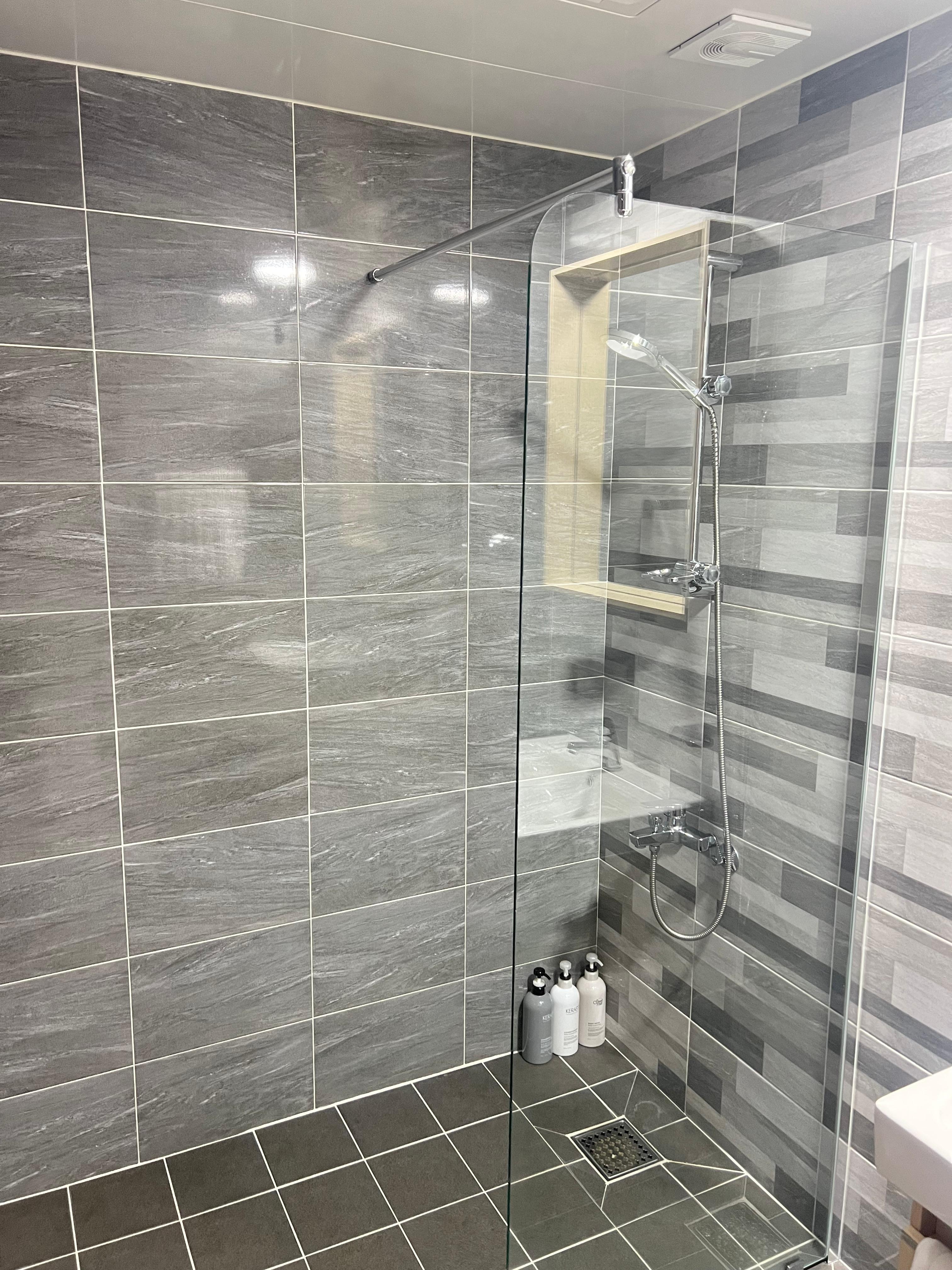 물때 자국 하나 없이 깨끗한 욕실