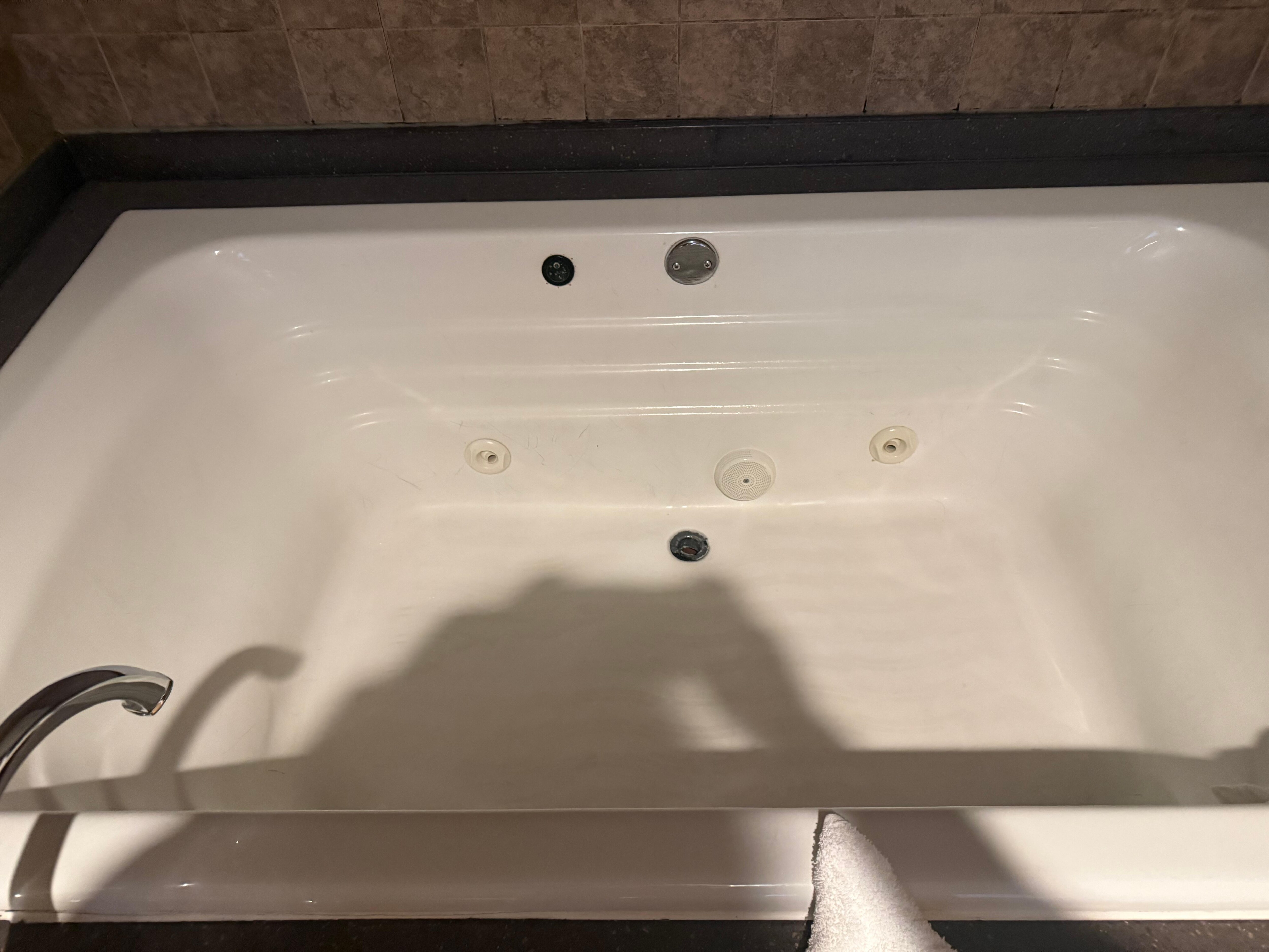 Filthy tub. Light above tub not working.