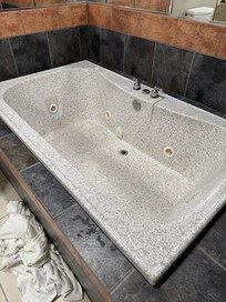Great new looking tub but the jets didn’t really work.