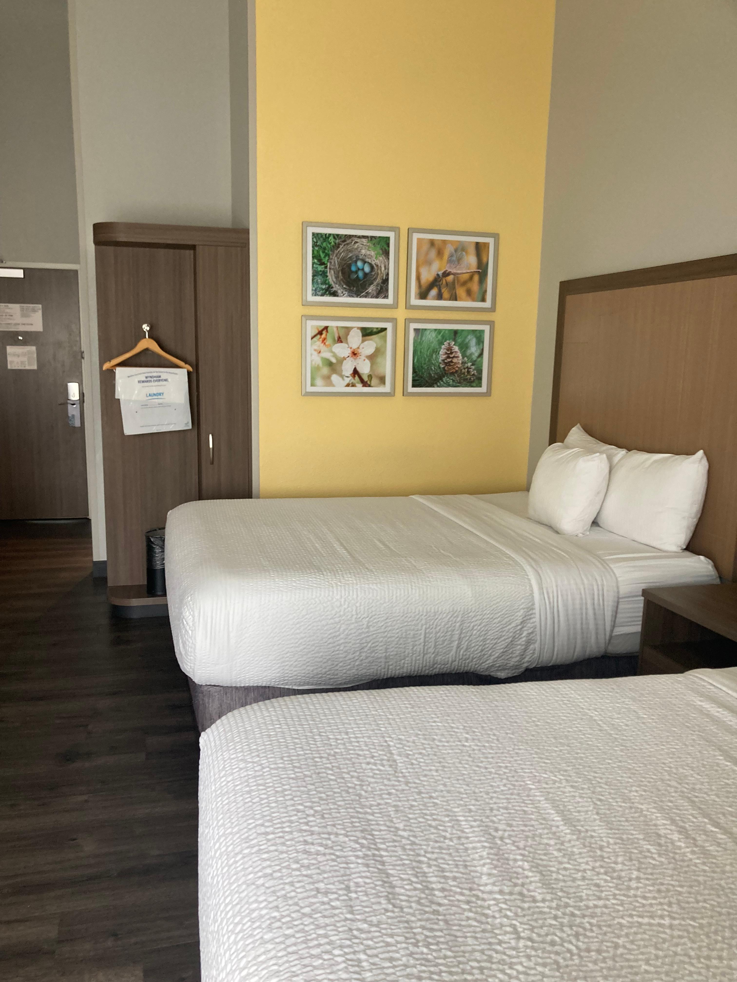 Nice room with linoleum.